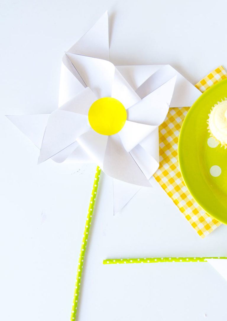Daisy DIY Pinwheels by Lindi Haws of Love The Day
