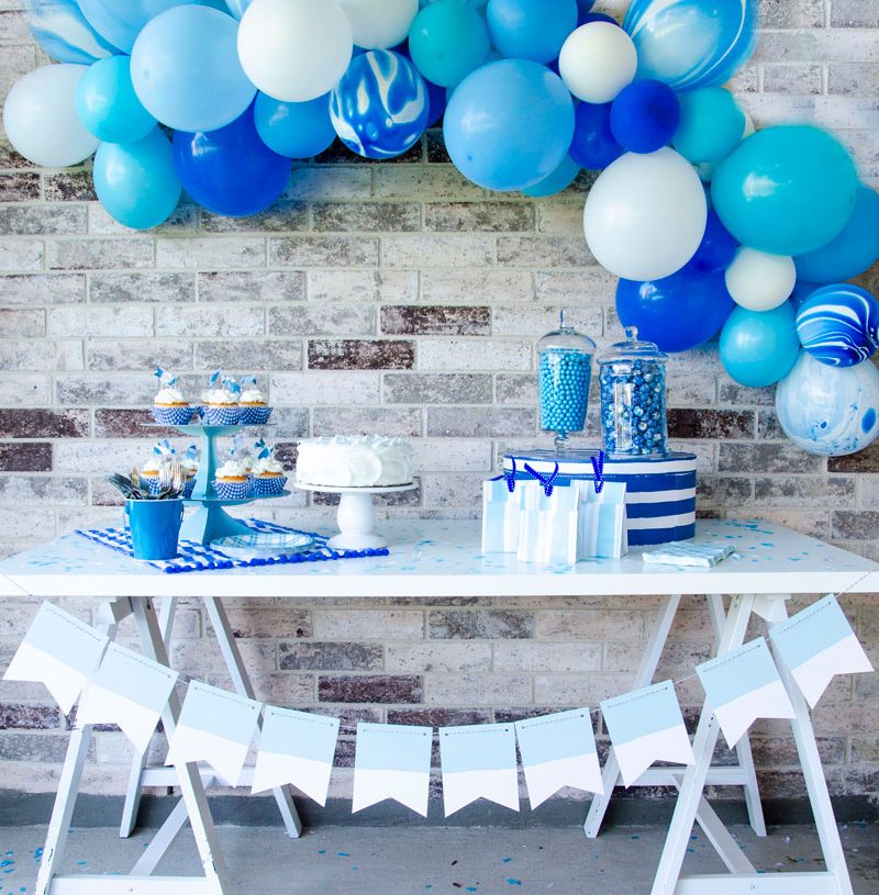 How to decorate for fall with a FREE Printable FALL BACKDROP